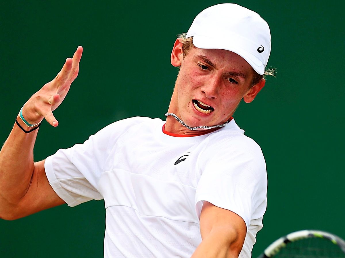 Wolverhampton's Henry Searle has reached the quarter-finals of the boys ...