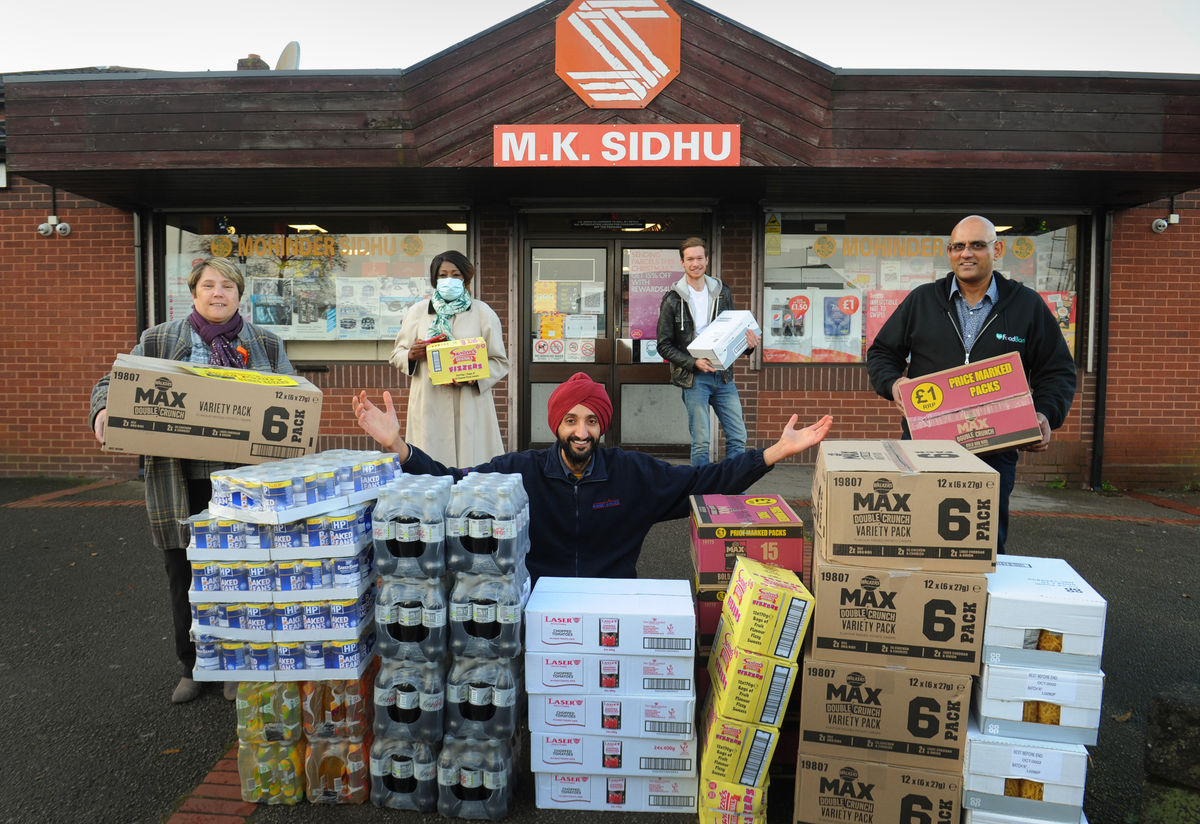 Wolverhampton supermarket makes generous donation to food bank ...
