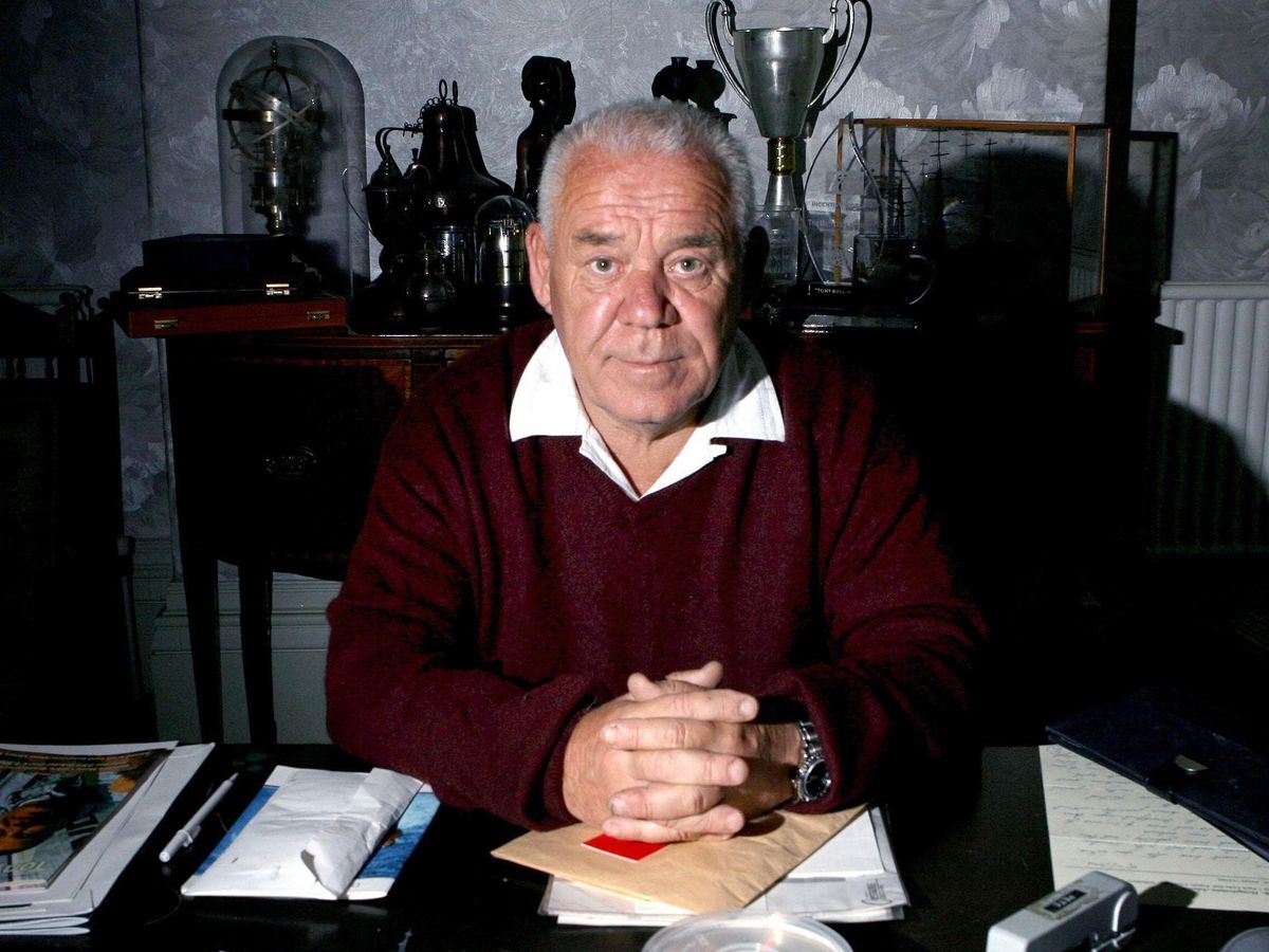 Sailor Tony Bullimore became famous for surviving four days in capsized ...