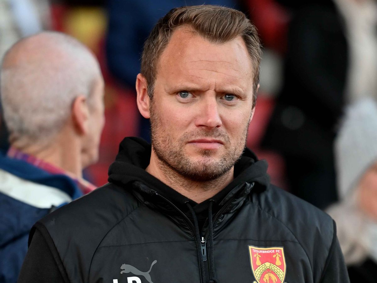 Stourbridge sack Leon Broadhurst as slump continues | Express & Star