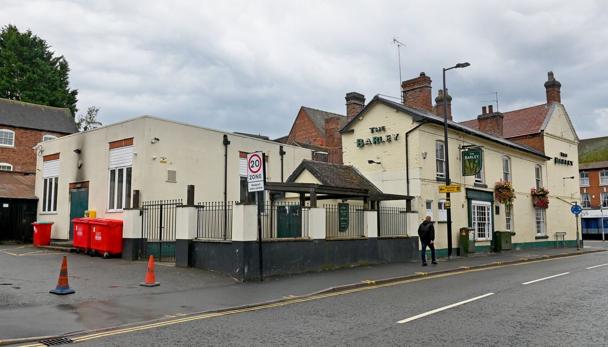 Dramatic scenes as firefighters tackled pub fire on a Shropshire town ...