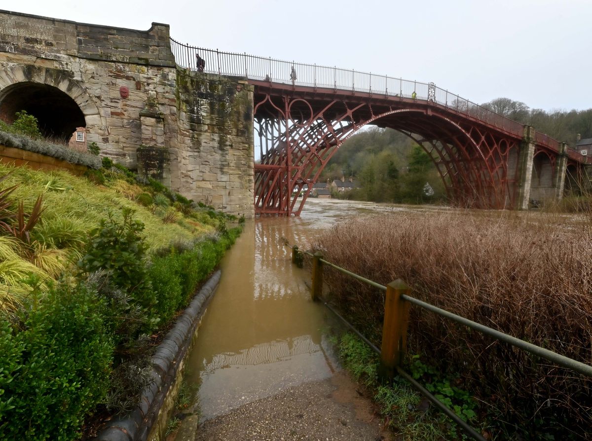 River Severn levels exceed predictions but flood barriers hold in ...