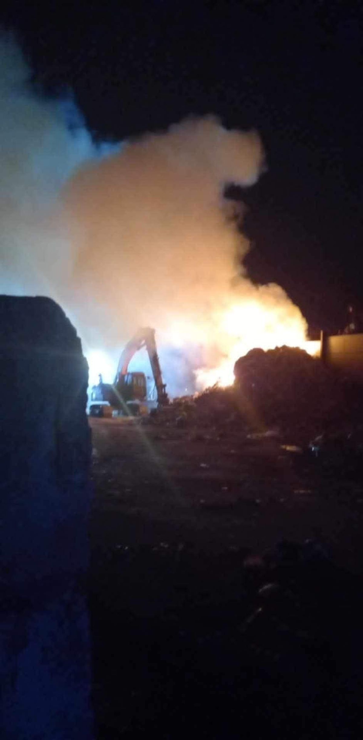 Fire crews contain blaze at Lye waste yard | Express & Star