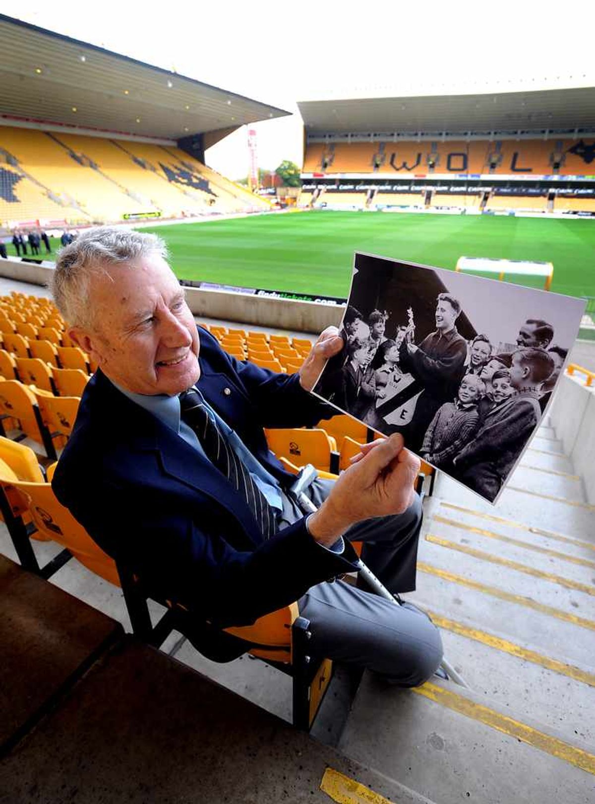 Roy Swinbourne dies: Wolves pay tribute to a true great | Express & Star