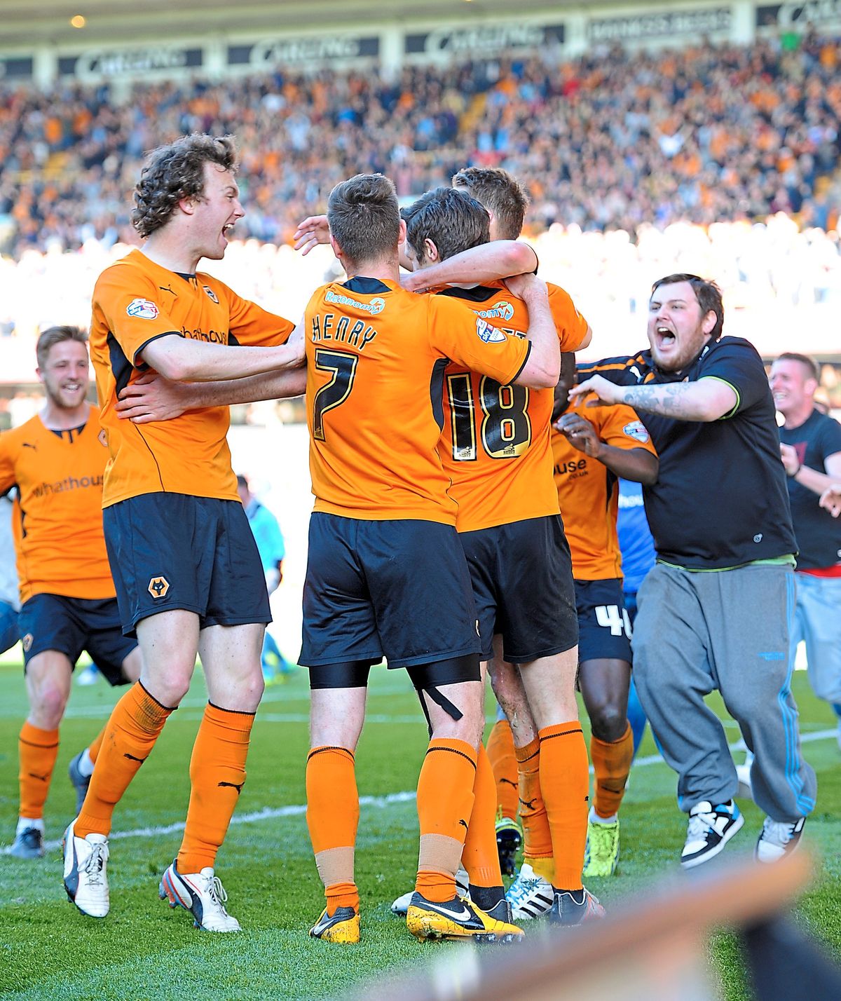 Wolves flashback: Ten goals and four pitch invasions – what a day ...
