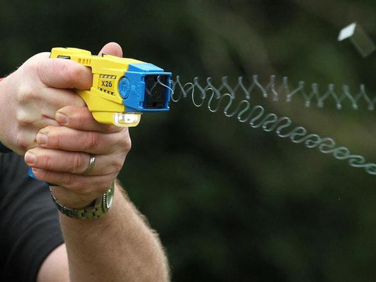 Convicted murderer tasered after holding screwdriver under 'utterly ...