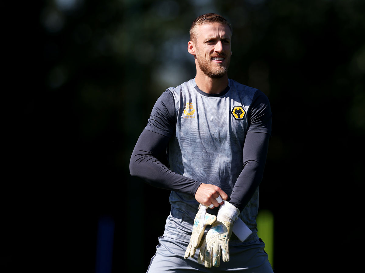 Wolves keeper Dan Bentley targeting first team place | Express & Star
