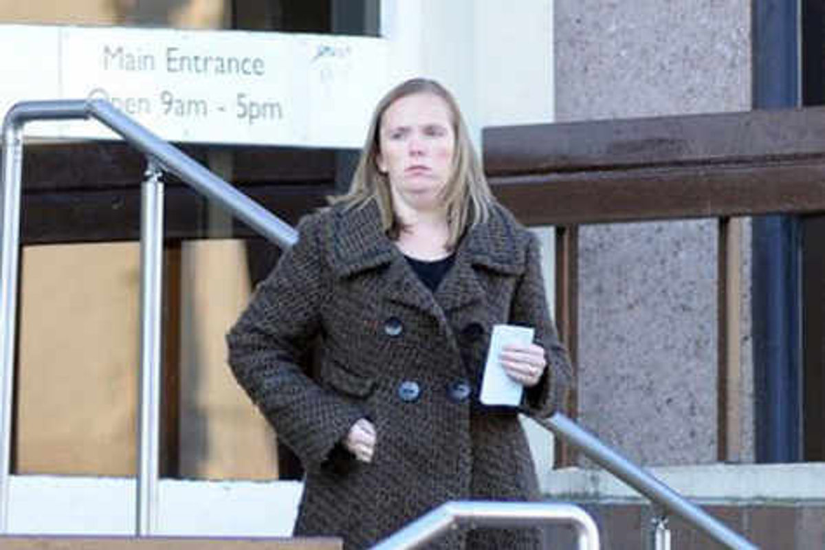 Bank fiddle woman is jailed | Express & Star