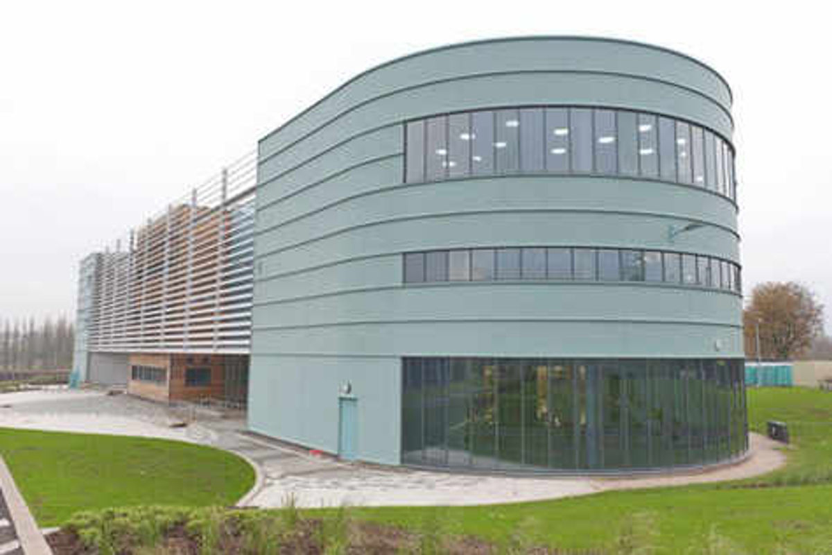 Wolverhampton swimming pool hit by second closure | Express & Star