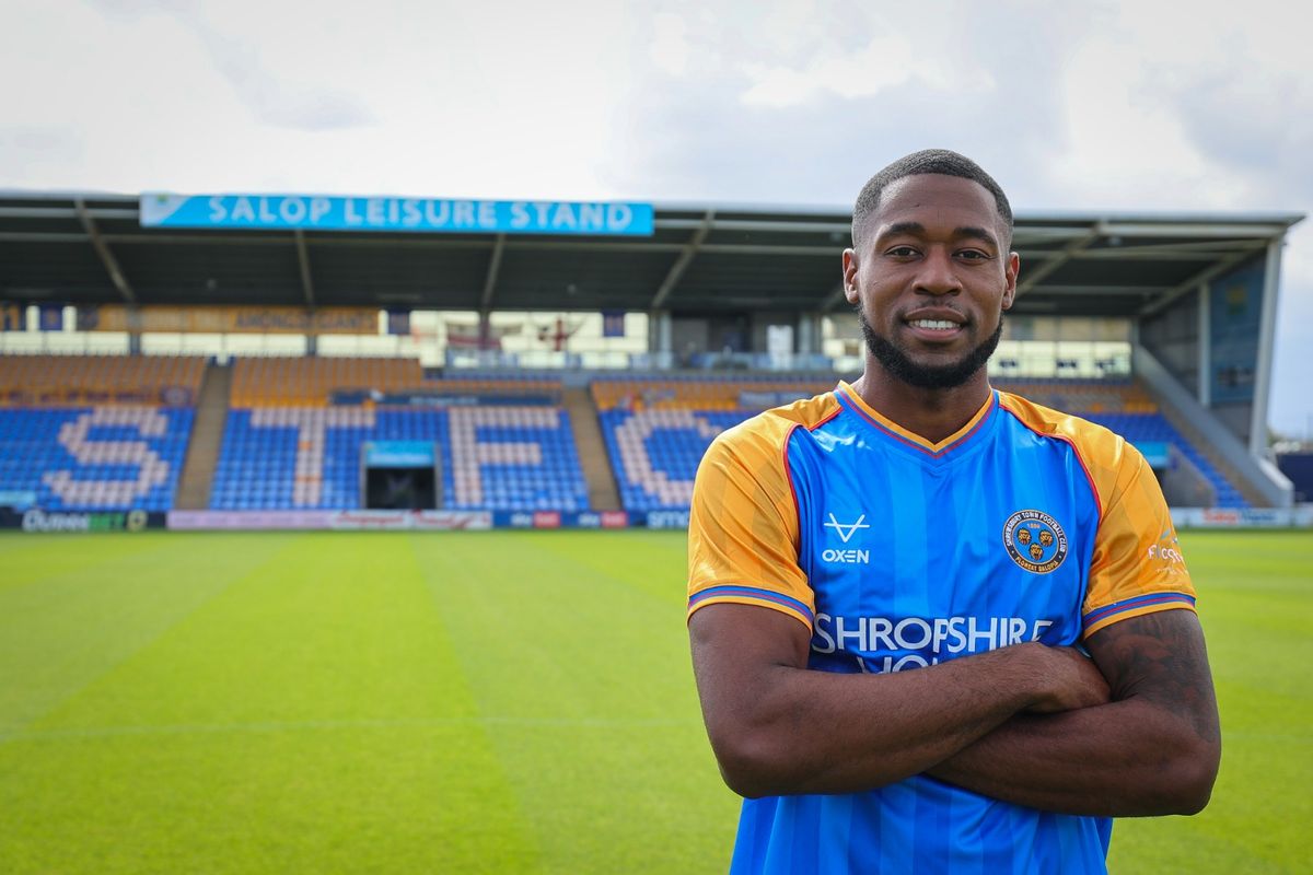 'It would be stupid': Michael Appleton gives Chuks Aneke latest after ...