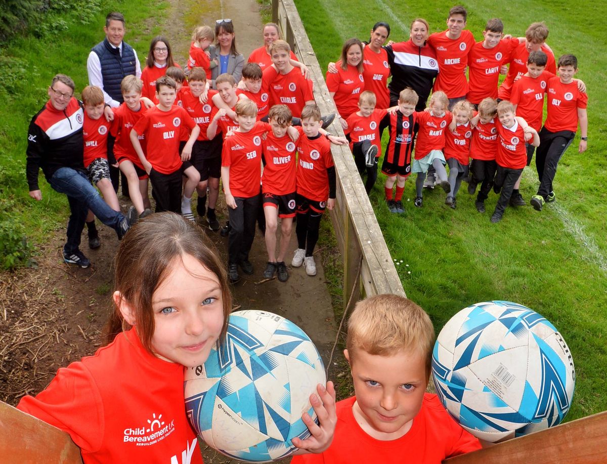 Football clubs fields a squad of 146 for Bridgnorth walk | Express & Star