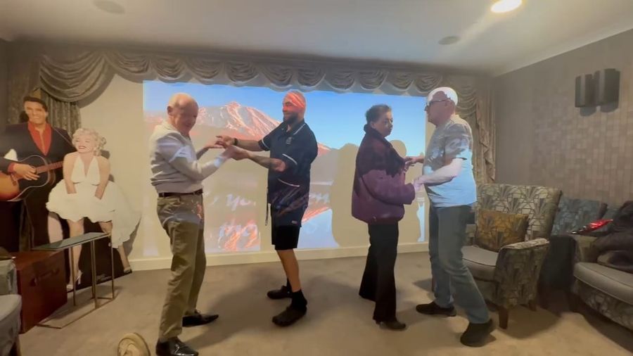 Reminiscence Roadshow brings music and connection to care home ...