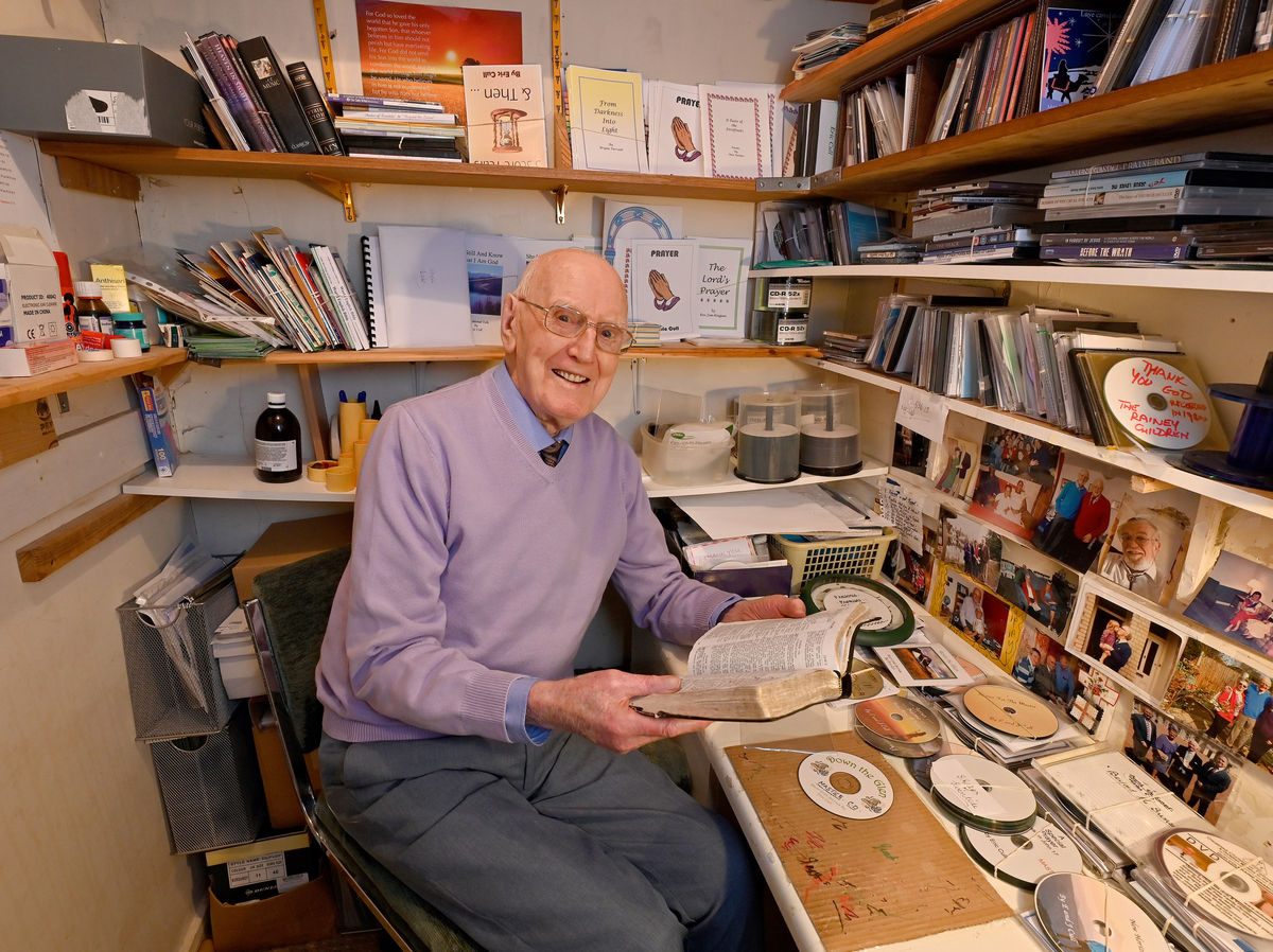 The 102-year-old YouTuber: Centenarian spreads the word of the Lord ...