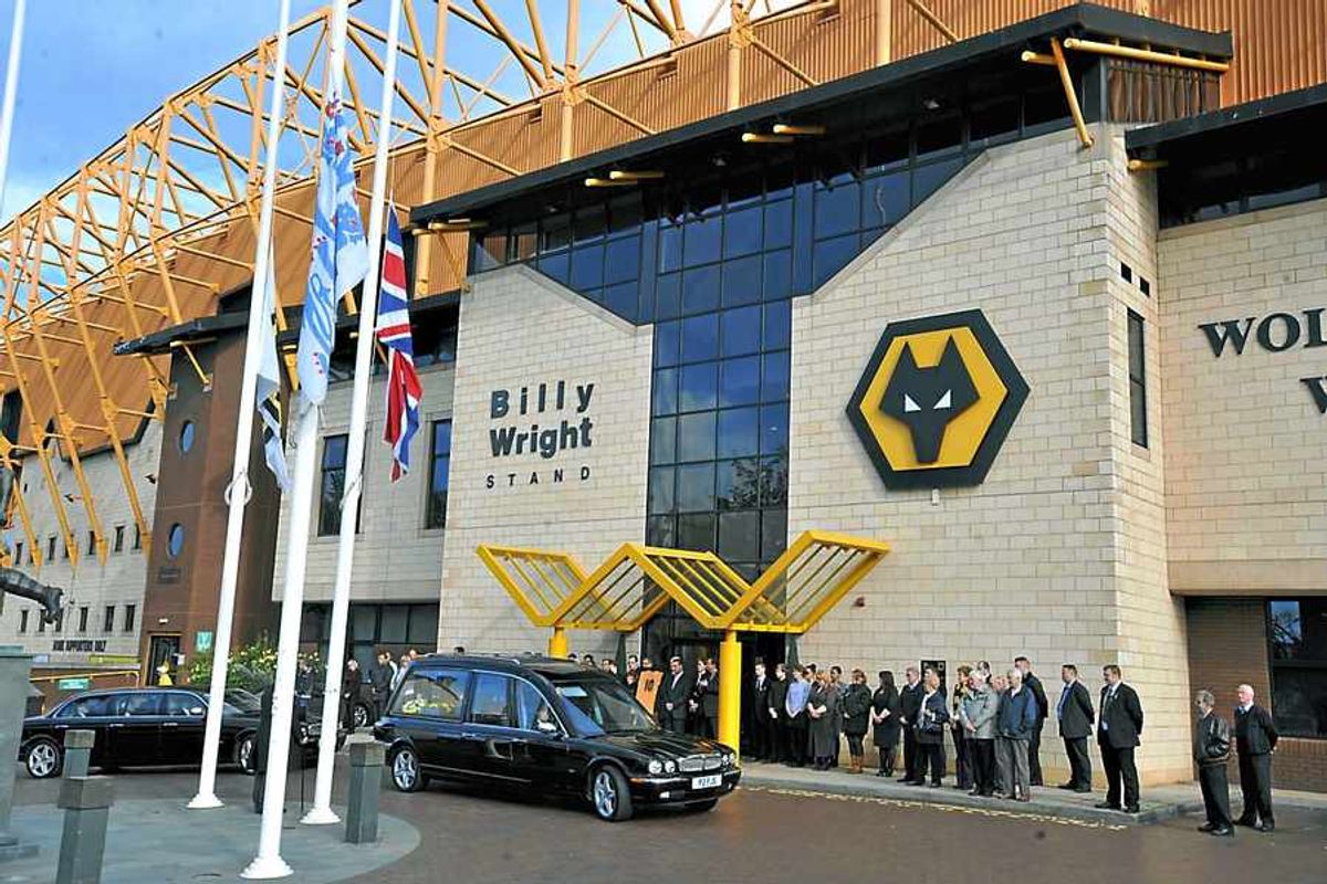 City pays respects to Wolves legend Peter Broadbent | Express & Star