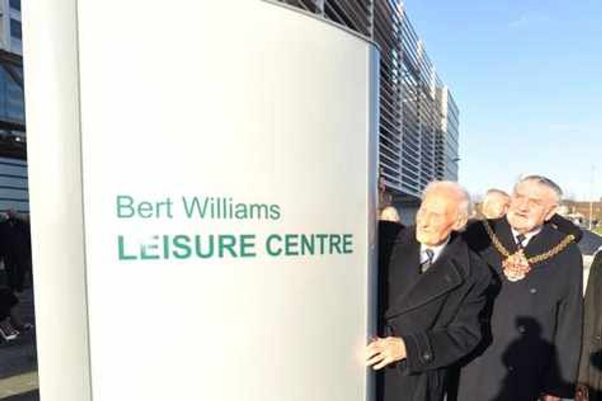 Wolves legend Bert Williams opens Bilston Leisure Centre | Express & Star