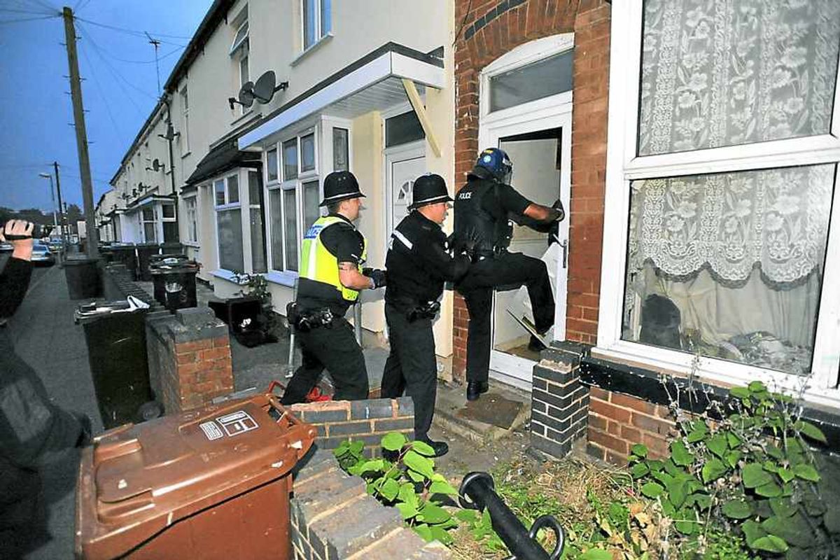 New wave of early morning raids on Wolverhampton drugs gangs | Express ...
