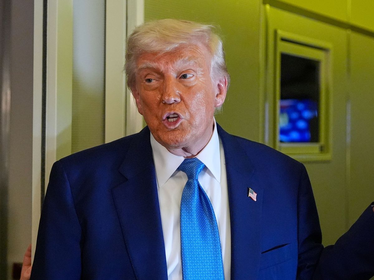 Trump plans call with Putin after Russian drone hits bus in Ukraine ...