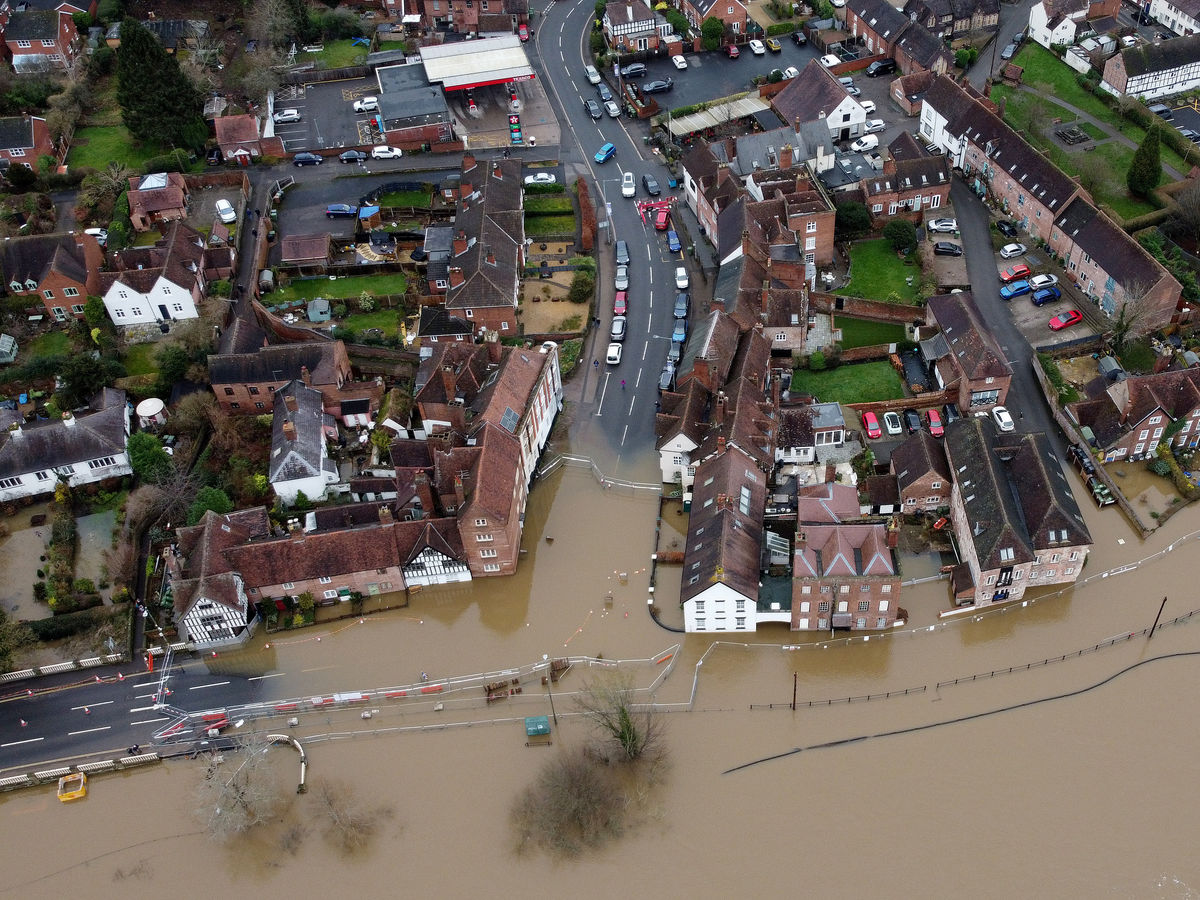 Parts of Bewdley submerged ahead of Friday afternoon flooding 'peak ...