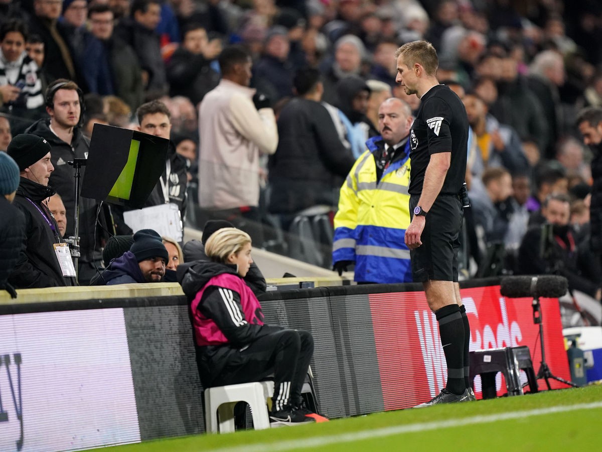 Wolves boss Gary O'Neil gives insight into referee conversation after ...