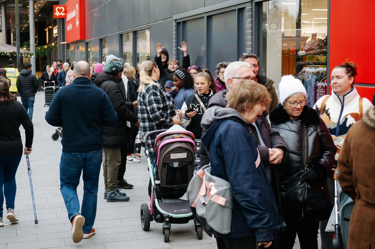 Queueing shoppers greet grand opening of new British Heart Foundation ...