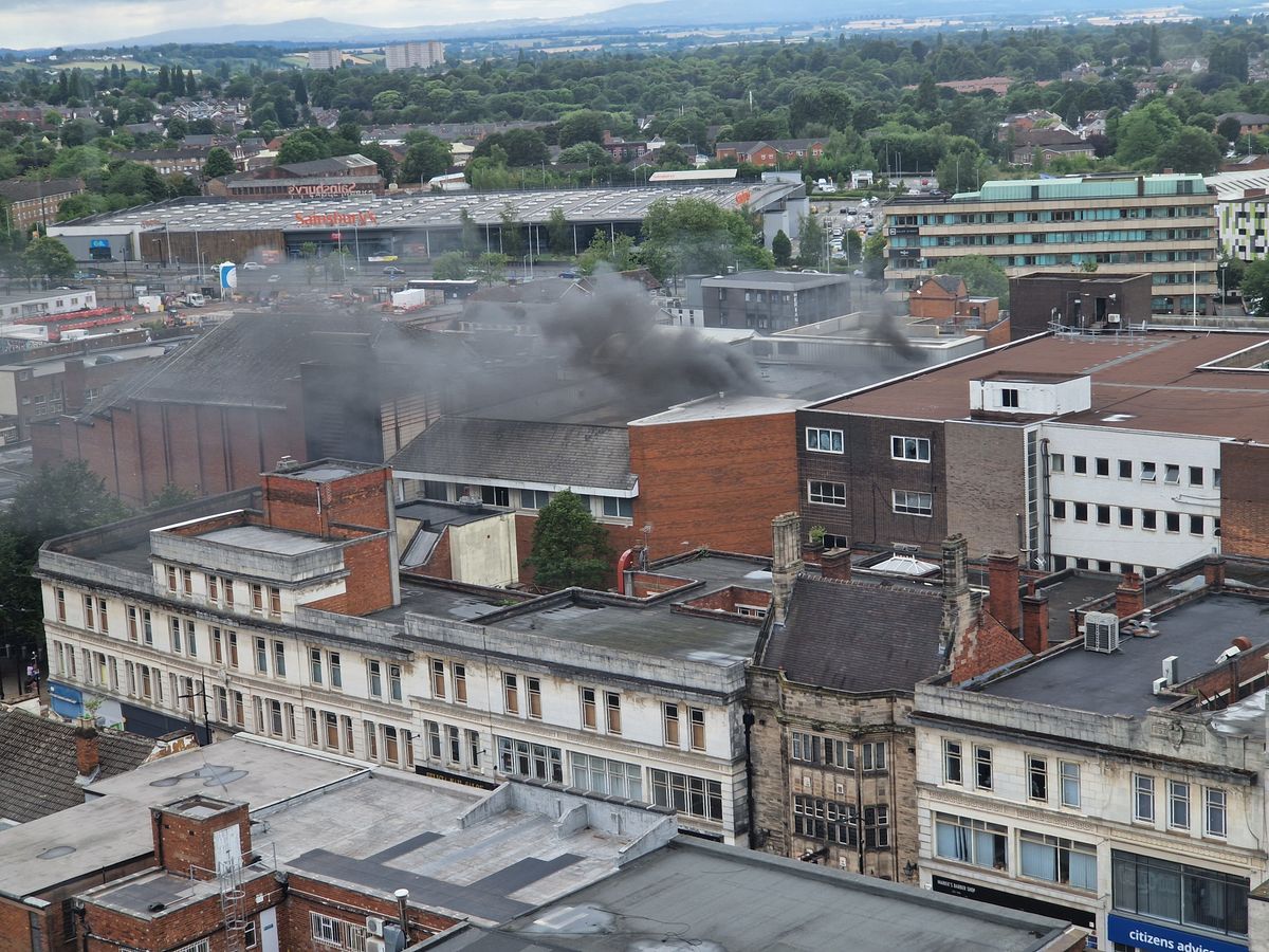 Heavy smoke seen over Wolverhampton city centre after fire breaks out ...