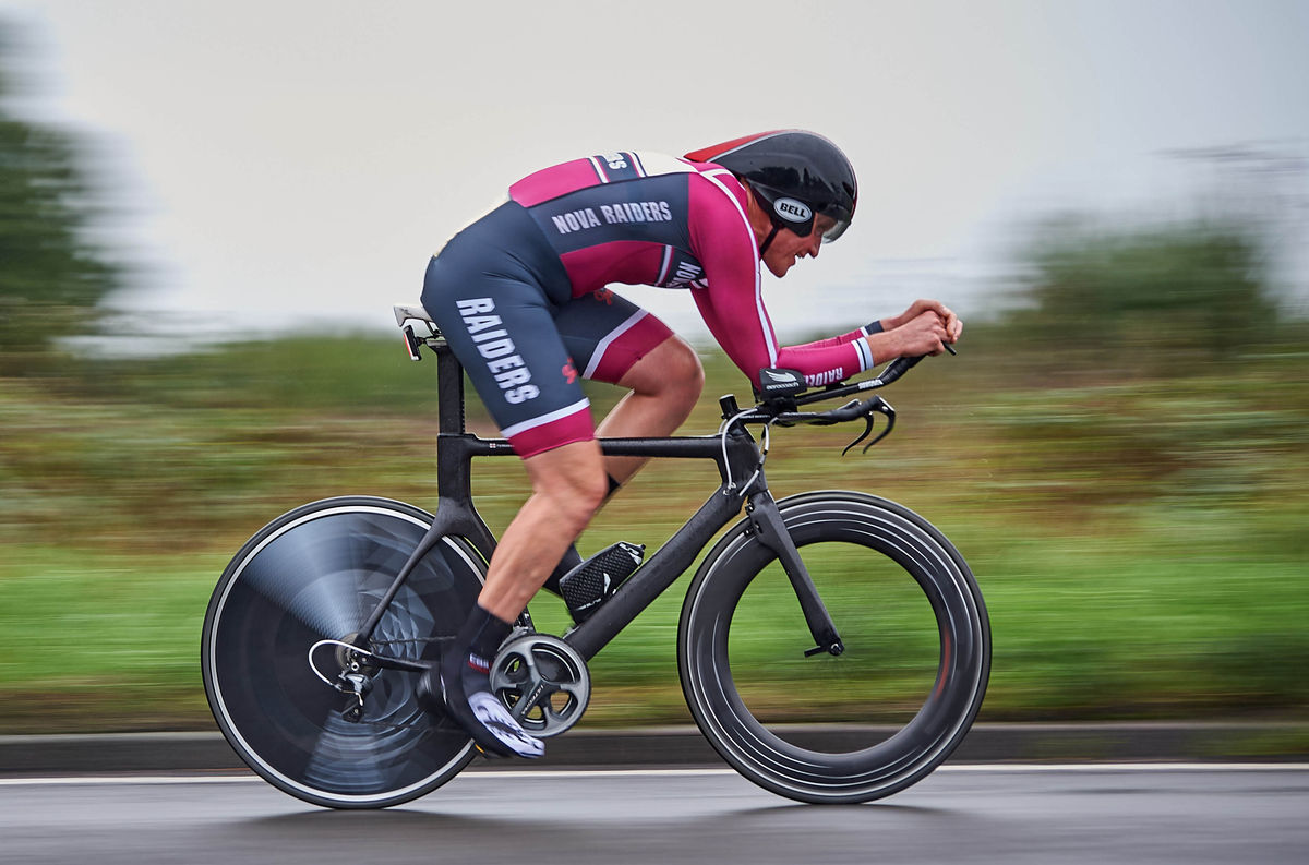 Reigning champion Tim Beardmore off to a flier in Friction Hydraulic ...