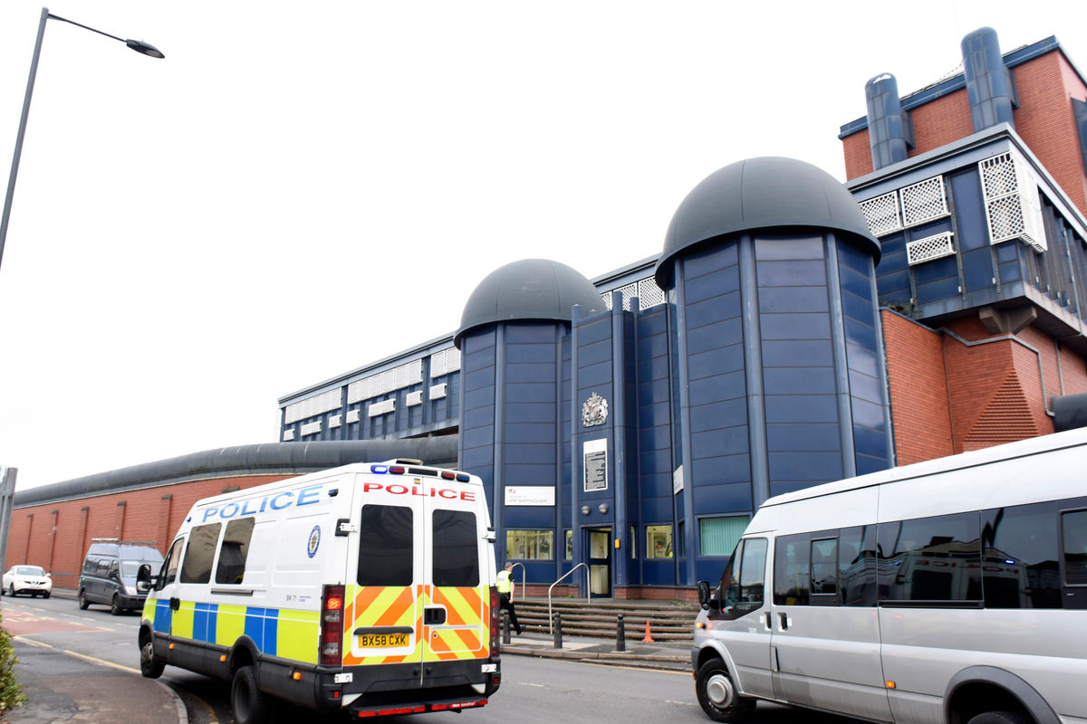 HMP Birmingham: 'Armed' men set fire to cars outside Winson Green ...