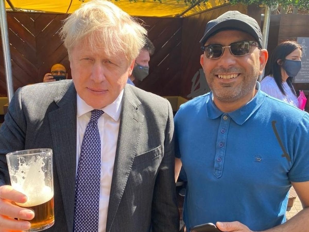 Boris Johnson enjoys a cold pint in Wolverhampton during Black Country ...